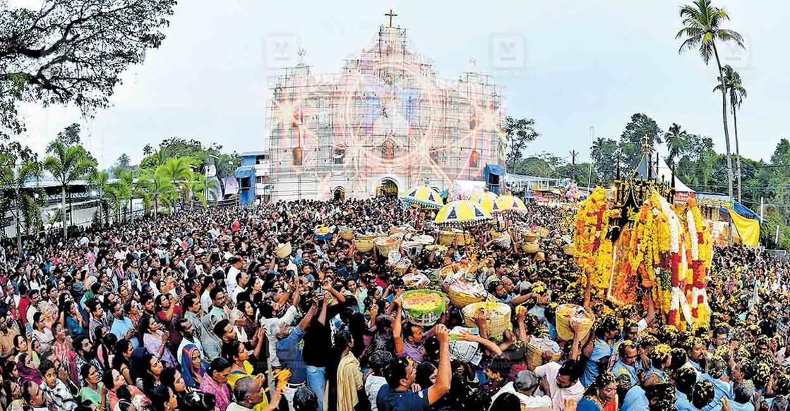 വിശ്വാസസാഗരമായി തുമ്പോളി ദർശനത്തിരുനാൾ പ്രദക്ഷിണം | Alappuzha church ...