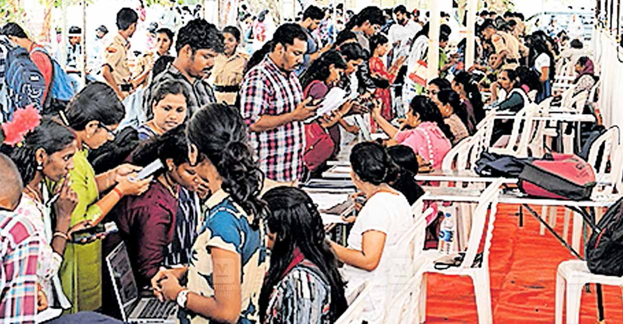 5 ലക്ഷം തൊഴിലവസരം ലക്ഷ്യമിട്ട് വിജ്ഞാന കേരളം; മെഗാ തൊഴിൽമേള ഇന്ന് ...