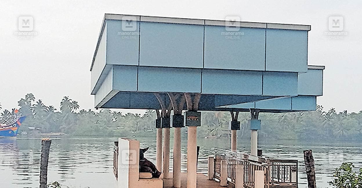 നോക്കുകുത്തിയായി ആധുനിക ബോട്ട്ജെട്ടി | Mutukulam | Kochi jetty ...