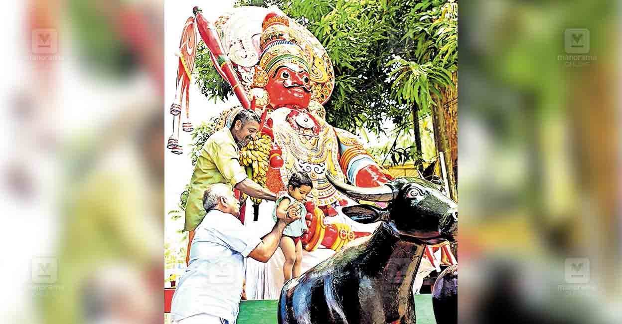 ചെട്ടികുളങ്ങര കുംഭഭരണി; ഗ്രാമവീഥികളെല്ലാം ചെട്ടികുളങ്ങരയിലേക്ക് ...