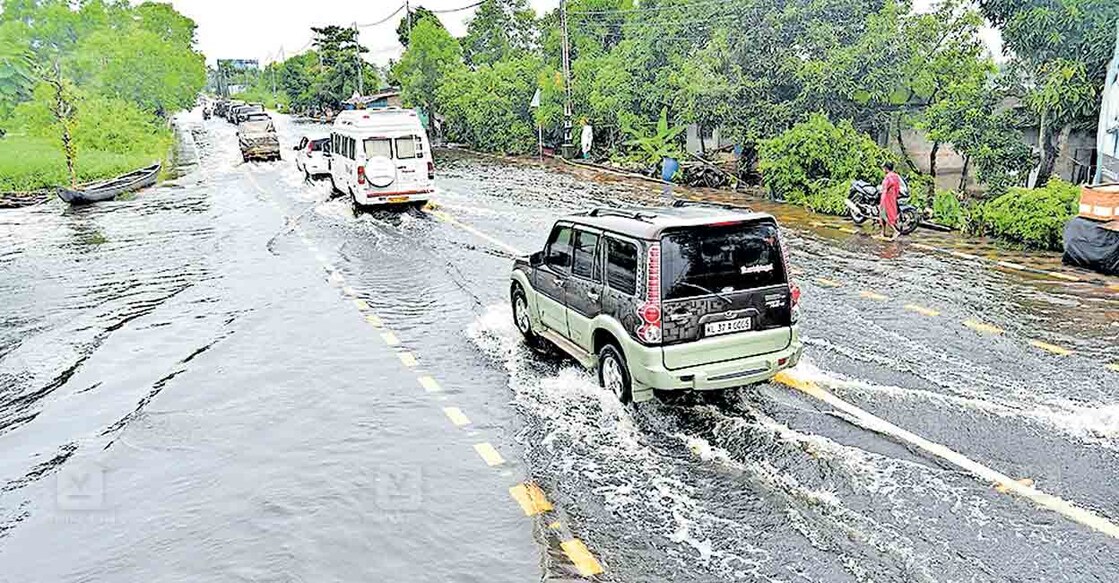 മുങ്ങില്ലെന്ന പ്രഖ്യാപനം വെള്ളത്തിലായി; ഈസിയായി മുങ്ങി ആലപ്പുഴ ...