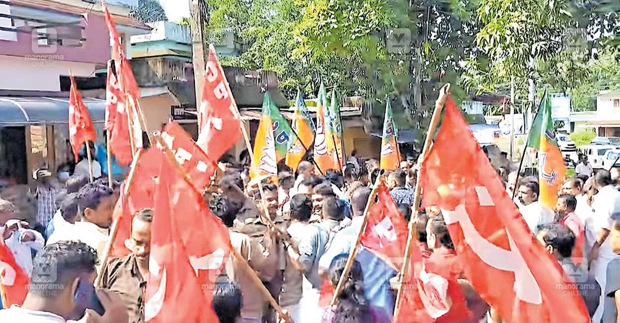 ഭാരതാംബ ചിത്രം വിവാദം: മന്ത്രി പ്രസാദിന്റെ വീട്ടിലേക്കുള്ള ബിജെപി ...