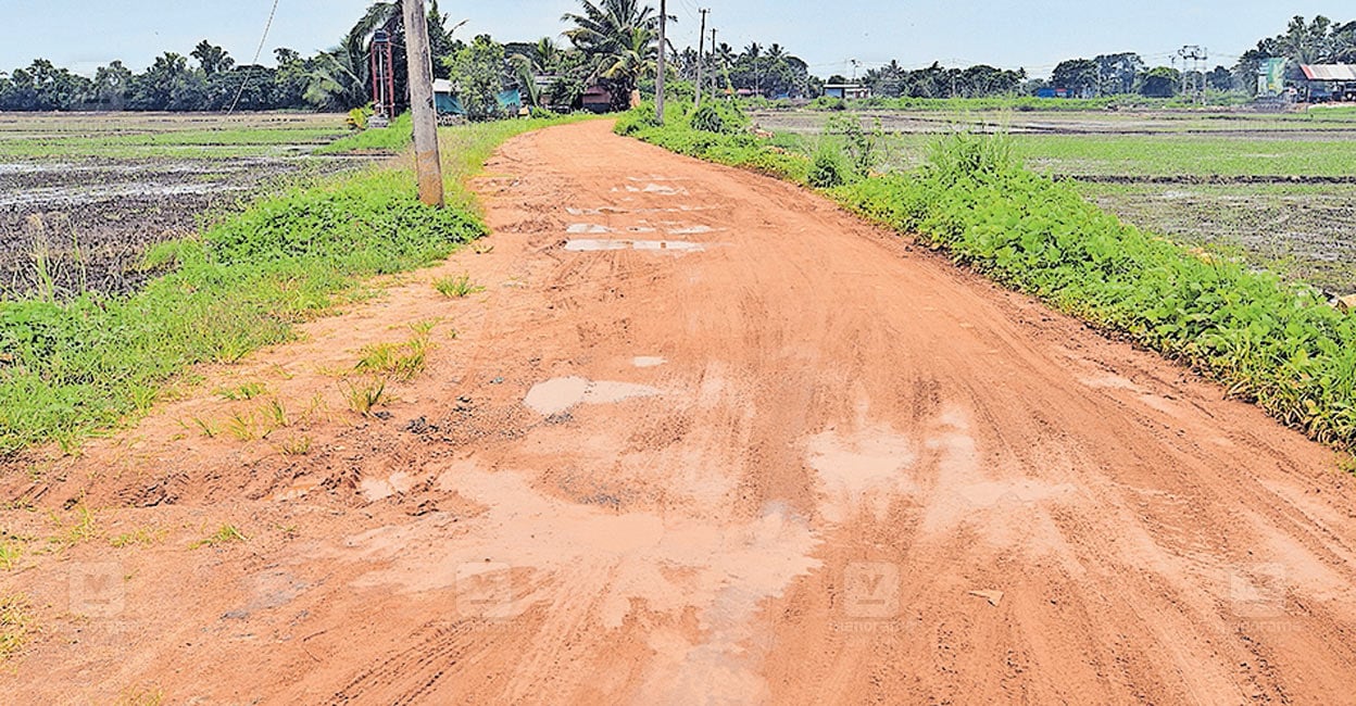 ആറര കോടി രൂപ അനുവദിച്ചതിൽ 3.45 കോടി ചെലവഴിച്ചിട്ടും 1800 മീറ്റർ റോഡ് ...