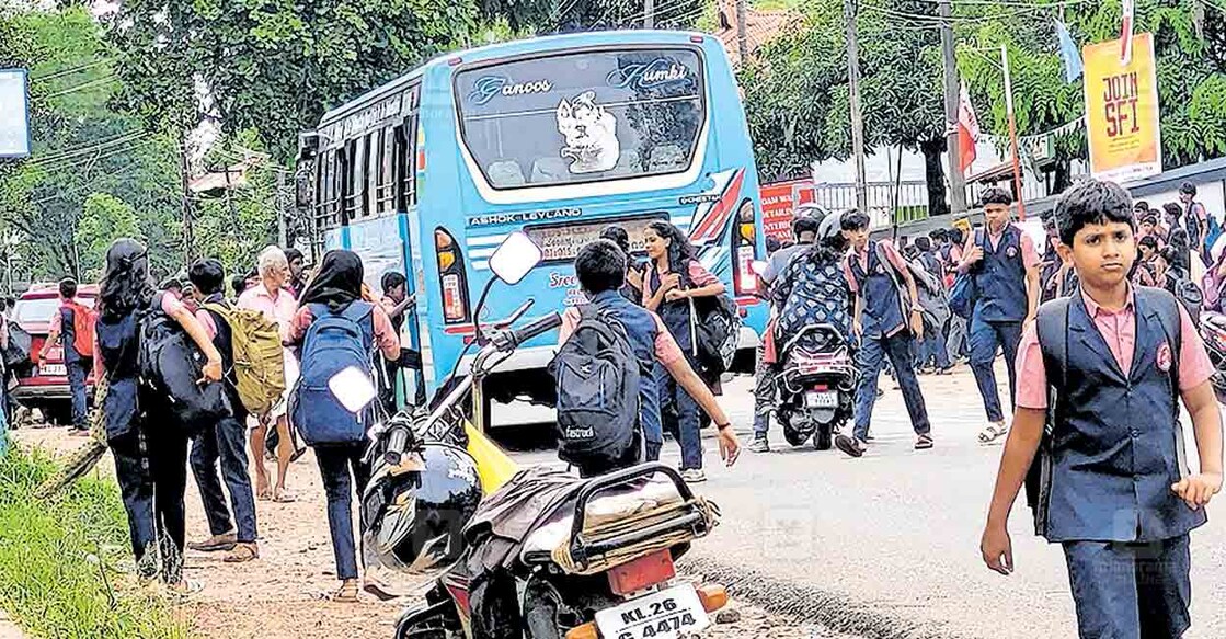 കെപി റോഡ് നാഥനില്ലാക്കളരി; സ്കൂളുകളുടെ മുന്നിൽ രാവിലെയും വൈകിട്ടും വ ...