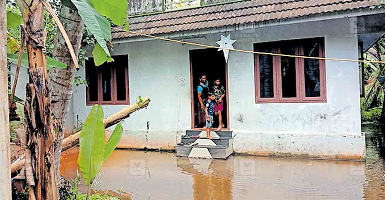 നിലയ്ക്കാതെ മഴ; വെള്ളക്കെട്ടു ഭീഷണിയിൽ രണ്ടായിരത്തോളം വീടുകൾ | Cherthala flood | flood in ...