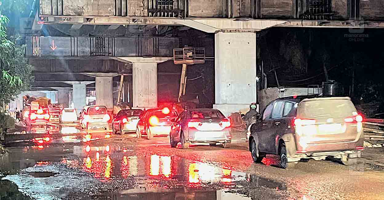 ഉയരപ്പാത നിർമാണം: അരൂർ–തുറവൂർ പാത കുരുക്കിൽ; പൈപ്പ് അറ്റകുറ്റപ്പണി, യാത്രികർക്ക് എട്ടിന്റെ പണി ...