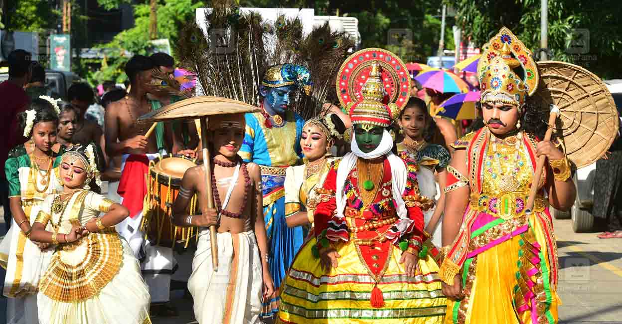 നെഹ്റുട്രോഫി വള്ളികളി മൂഡിലേക്ക് നഗരം; ഘോഷയാത്ര നടത്തി | Nehru Trophy ...