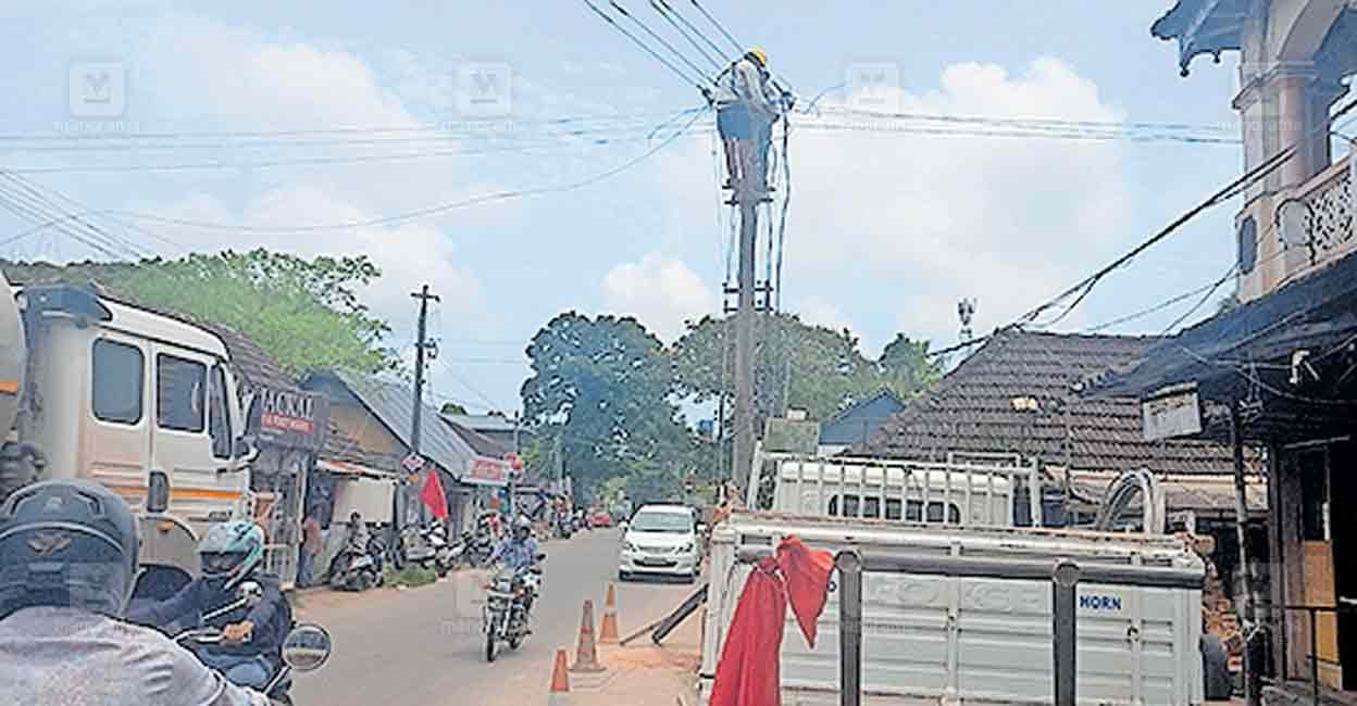 മുഹമ്മയിൽ പിക്കപ് വാനിടിച്ച് വൈദ്യുതത്തൂൺ തകർന്നു; 10 മണിക്കൂർ നീണ്ട ...
