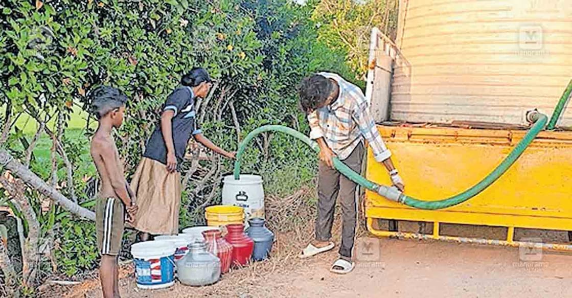 ചെന്നിത്തല പടിഞ്ഞാറ്; ടാങ്കർ ലോറിയിൽ ശുദ്ധജലം എത്തിച്ചു തുടങ്ങി ...
