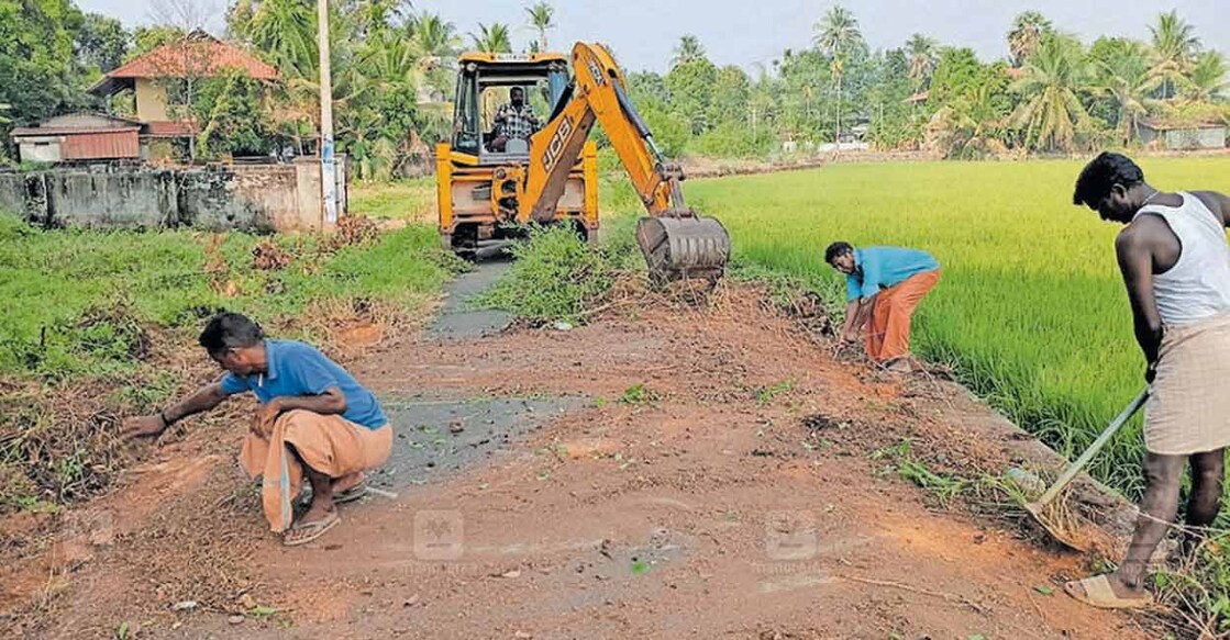 പരാതികൾ നൽകിയിട്ടും യാത്രാദുരിതത്തിന് പരിഹാരമായില്ല; കയ്യിൽനിന്ന് പണം ...