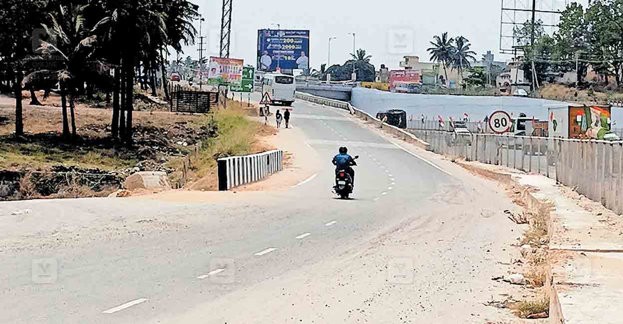 ബെംഗളൂരു– മൈസൂരു എക്സ്പ്രസ് വേ: 3 കിലോമീറ്റർ സർവീസ് റോഡിന് കരാ ...