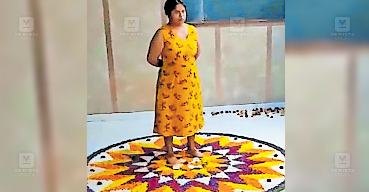 അപാർട്മെന്റിലെ പൂക്കളം നശിപ്പിച്ച യുവതിക്കെതിരെ കേസ് | onam pookalam ...