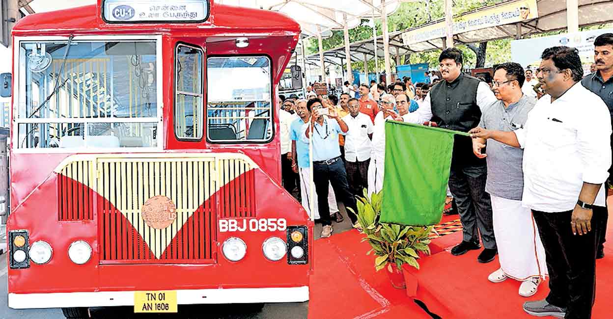 ‘ഹോപ് ഓൺ ഹോപ് ഓഫ്’: ചെന്നൈ നഗരം ചുറ്റാൻ ‘വിന്റേജ് ബസുകൾ’ അവതരിപ്പിച്ച് ...