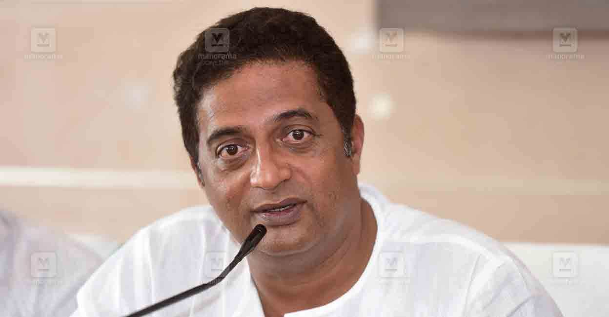 3 സംസ്ഥാനങ്ങളിലായി 4 വോട്ടർ ഐഡി; നടൻ പ്രകാശ് രാജിന് ജാമ്യമില്ലാ വാറന്റ് ...