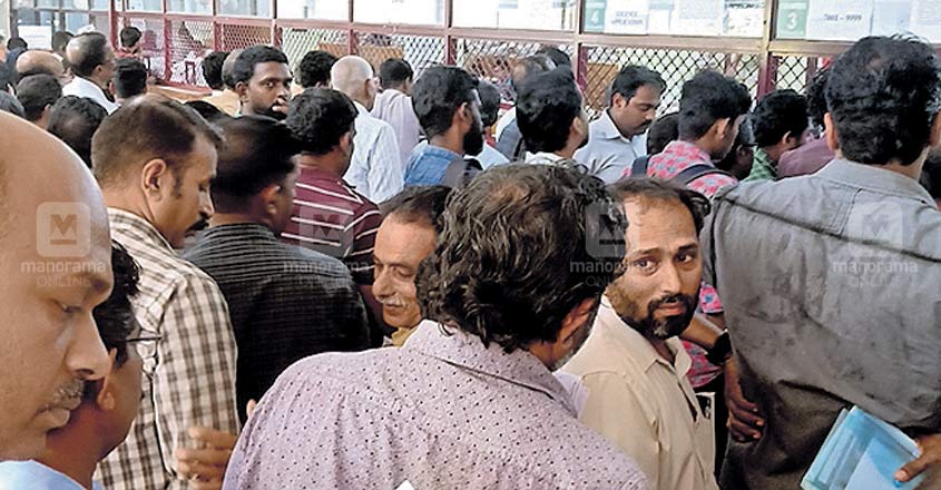 ആർടിഒ അറിയാതെ വാഹനം പൊളിച്ചു വിറ്റത് പൊല്ലാപ്പായി; നികുതി അടയ്ക്കാ ...