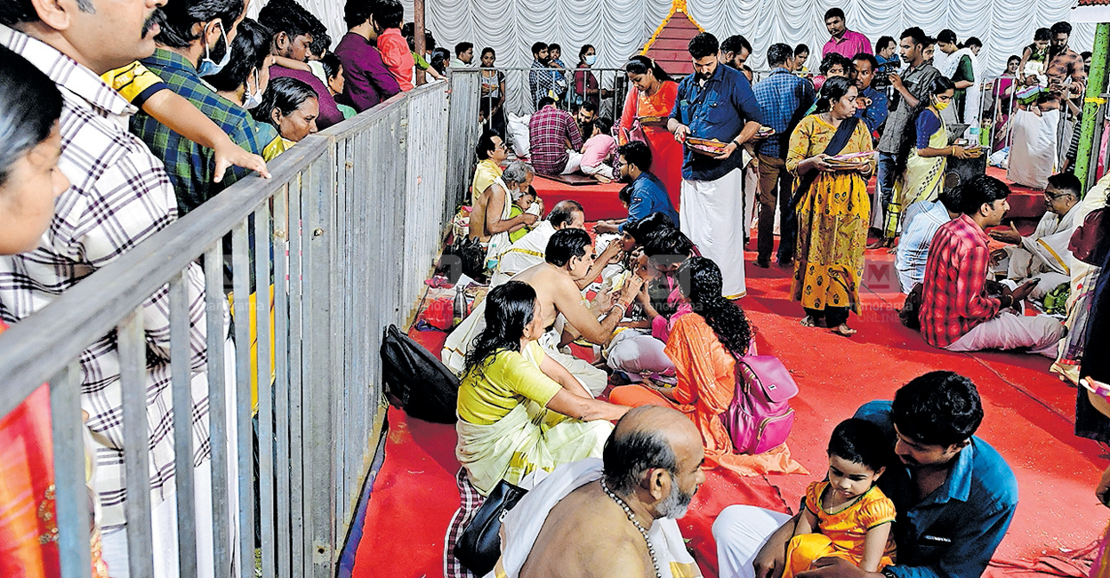 ദക്ഷിണ മൂകാംബിക ക്ഷേത്രത്തിൽ ഹരിശ്രീ കുറിച്ചത് 1750 കുരുന്നുക ...
