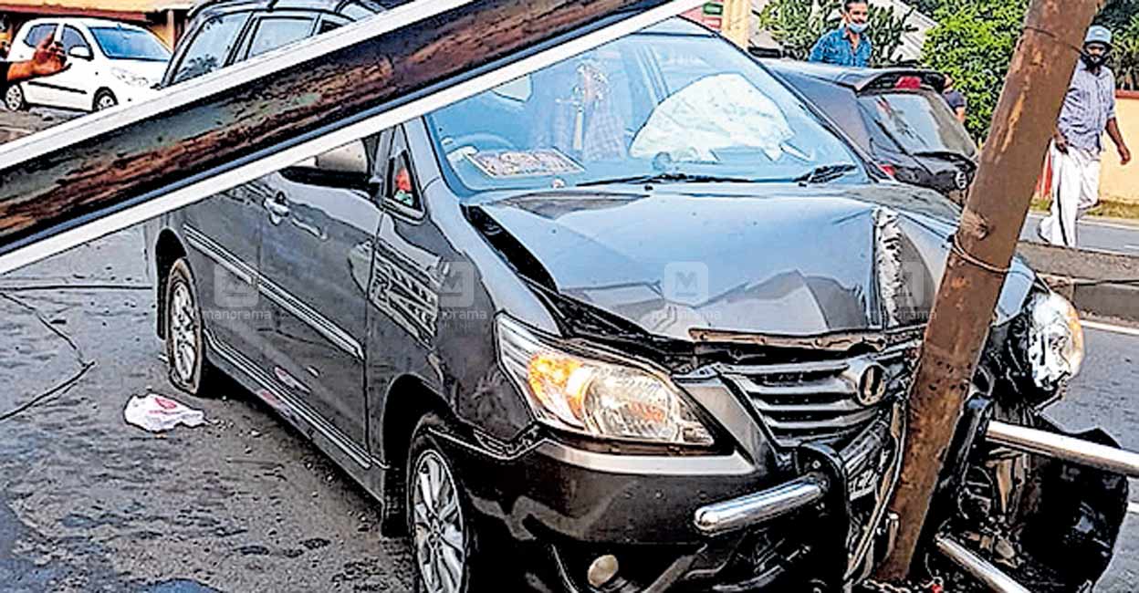 അയ്യപ്പഭക്തരുടെ കാർ മറിഞ്ഞു