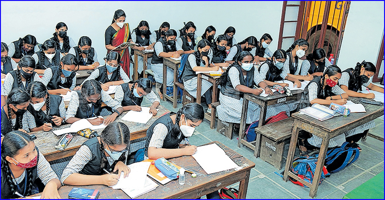 സ്കൂളുകൾ വീണ്ടും സജീവം; ക്ലാസുകൾ വൈകിട്ട് വരെ | Kerala School Full ...