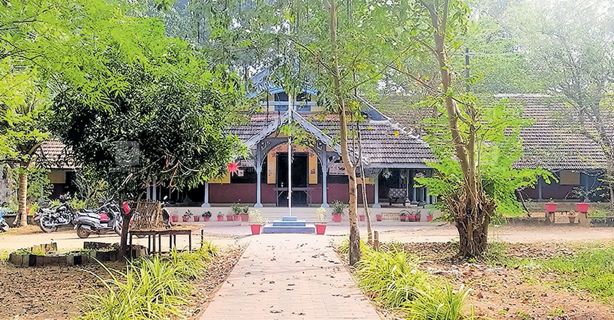 ആറു പതിറ്റാണ്ടിനു ശേഷം ബോയ്സ് സ്കൂളിൽ പെൺകുട്ടികൾ | Kerala School Full ...