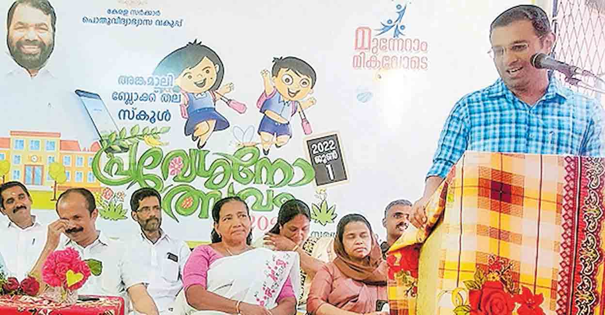 പൂക്കൾ,ബലൂൺ, മേളം... മധുരം,സ്വാഗതം | Kerala School Full Classes Opening ...