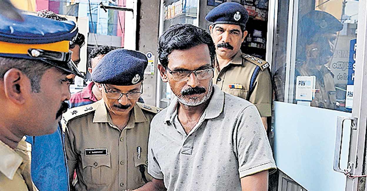 കളമശേരി സ്ഫോടന‌ം: പ്രതിയെ ഇലക്ട്രിക്കൽ കടകളിലെത്തിച്ചു തെളിവെടുത്തു ...