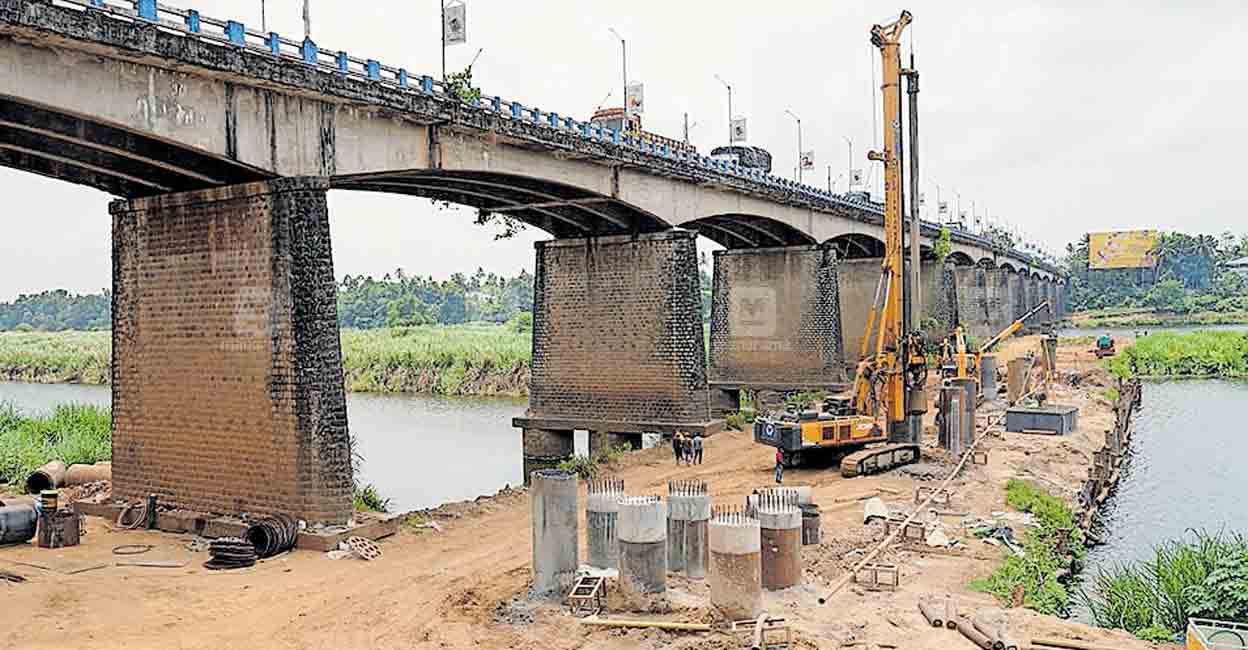 കാലടിയിൽ പുതിയ പാലം: 15 പൈലുകൾ പൂർത്തിയായി