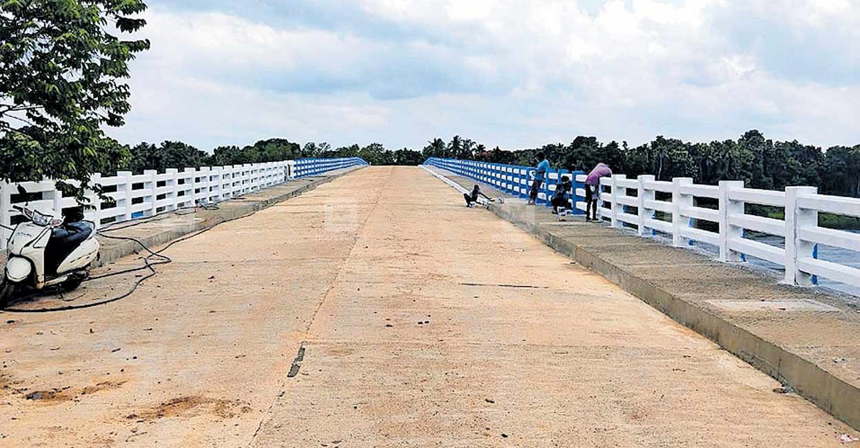 പാറപ്പുറം-വല്ലം പാലം അടുത്ത മാസം തുറന്നേക്കും