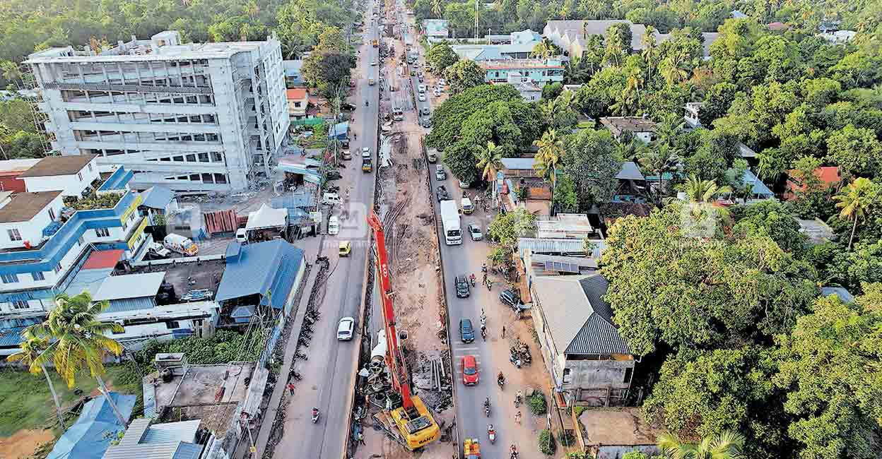 അരൂർ–തുറവൂർ ഭാഗത്തെ ഗതാഗത നിയന്ത്രണം; ചെറുവാഹനങ്ങളും ബസുകളും ...