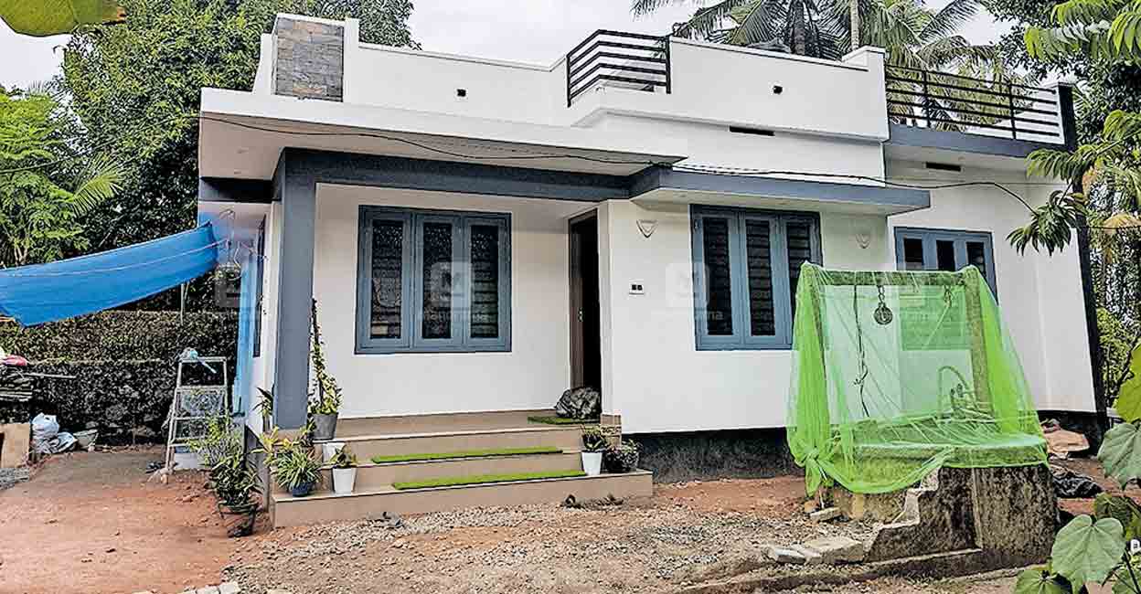 സഹപാഠിക്കു സ്നേഹം കൊണ്ട് വീടൊരുക്കി വിദ്യാർഥികൾ