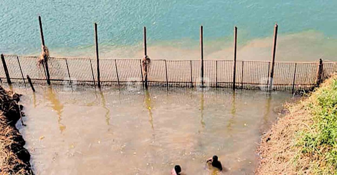 ജലനിരപ്പു താഴ്ന്ന് പമ്പിങ് നിലച്ചു; ഇങ്ങനെ പോയാൽ പണി പാളും, കാലവർഷം എവിടെ?