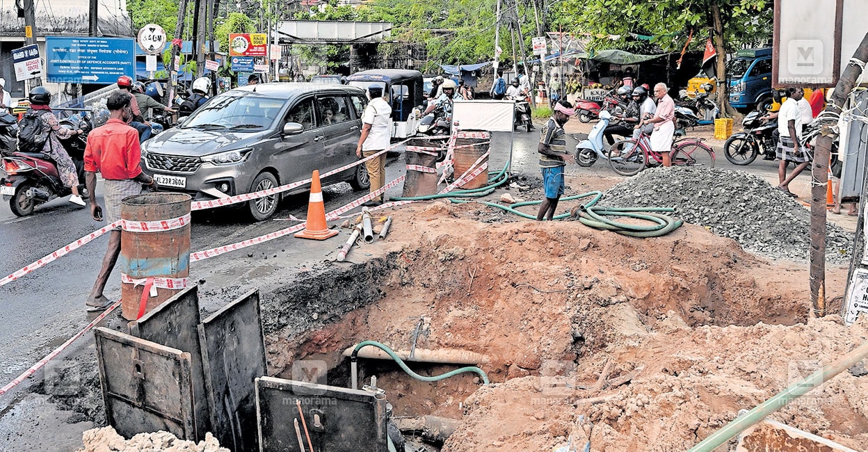 കൊച്ചി നഗരം: എവിടെത്തിരിഞ്ഞാലും ഗതാഗതക്കുരുക്ക്; ഇടറോഡുകളിലും രക്ഷയില്ല | Kochi traffic ...