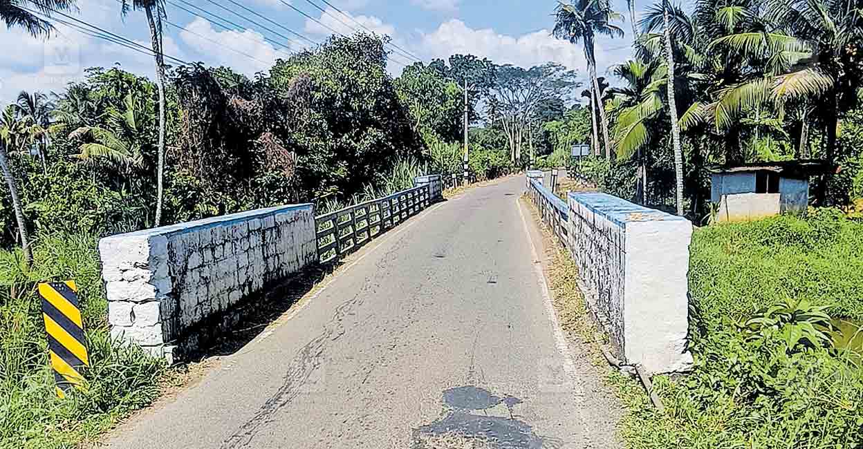 നാലുപാലം പുനർനിർമാണം: തീരുമാനം വൈകുന്നു | bridge reconstruction ...