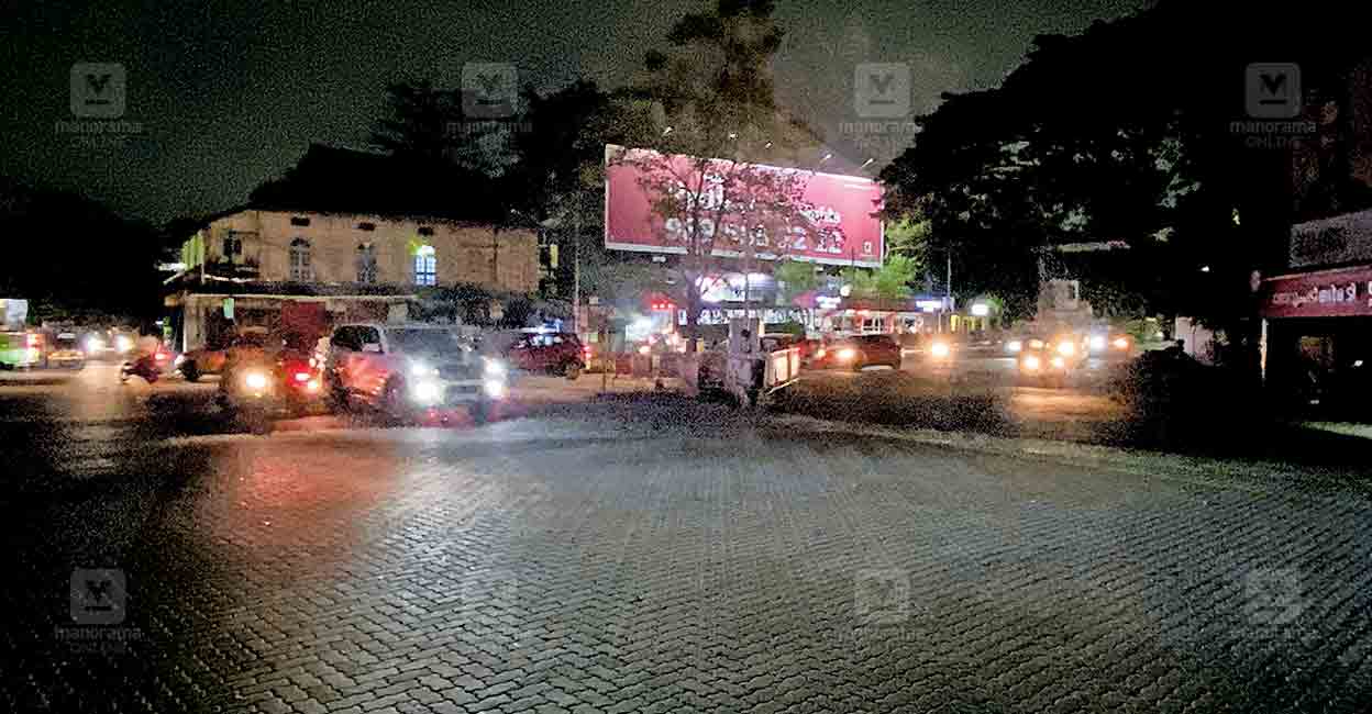 ഹൈമാസ്റ്റ് ലൈറ്റ് പ്രവർത്തനരഹിതമായിട്ട് ഒരു വർഷം പിന്നിടുന്നു | high ...