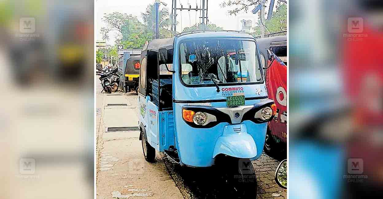 ആലുവ മെട്രോ സ്റ്റേഷനിലും ഫീഡർ ഓട്ടോ സർവീസ് | Kochi Metro | Aluva ...