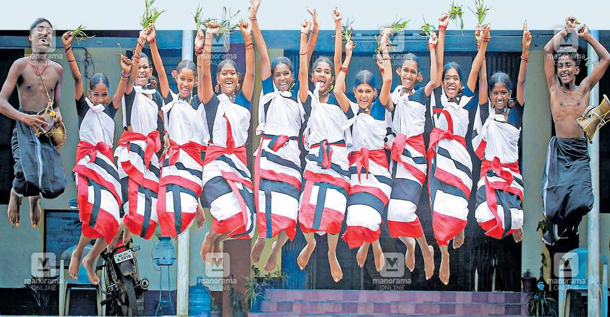 നൃത്തപ്പൊലിമയിൽ ജില്ലാ സ്കൂൾ കലോത്സവത്തിന്റെ മൂന്നാം ദിനം; ആലുവയും ...