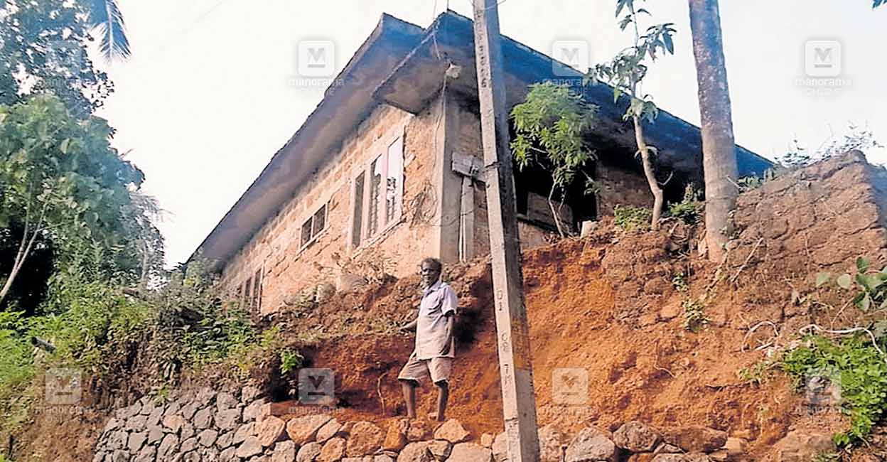 മഴ, കാറ്റ്, മിന്നൽ: കനത്ത നാശം; നാശനഷ്ടം ഉണ്ടായത് പിറവം നഗരസഭയിലും ...