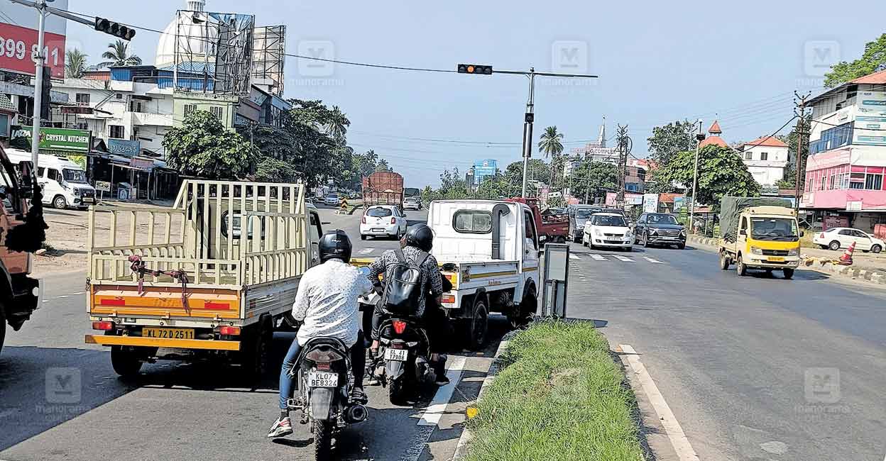 ദേശീയപാത: കറുകുറ്റി –അങ്കമാലി മേഖല വികസനത്തിനായി കാത്തിരിപ്പ് ...