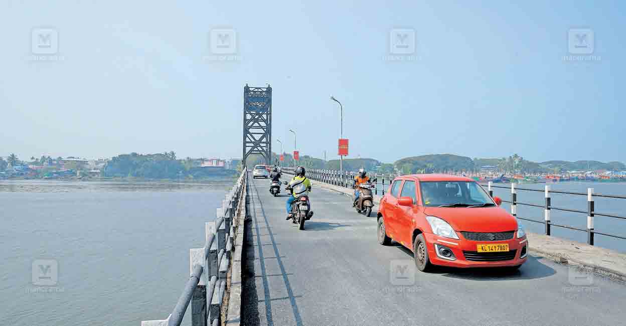 നവീകരണം പൂർത്തിയാക്കി; ഹാർബർ പാലം ഗതാഗതത്തിന് തുറന്നുനൽകി ...