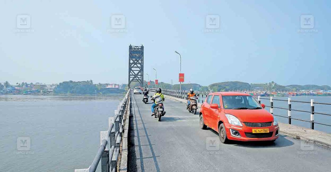 നവീകരണം പൂർത്തിയാക്കി; ഹാർബർ പാലം ഗതാഗതത്തിന് തുറന്നുനൽകി ...