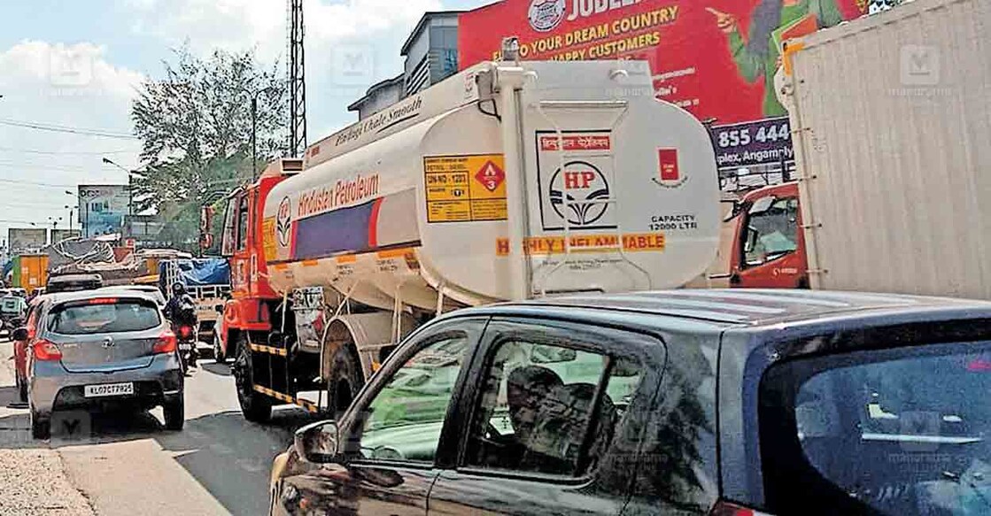 എന്തുകൊണ്ട് ഇവിടെ മാത്രം ഇല്ല? ദേശീയപാതയിൽ ഫ്ലൈഓവർ ഇല്ലാത്തത് ...