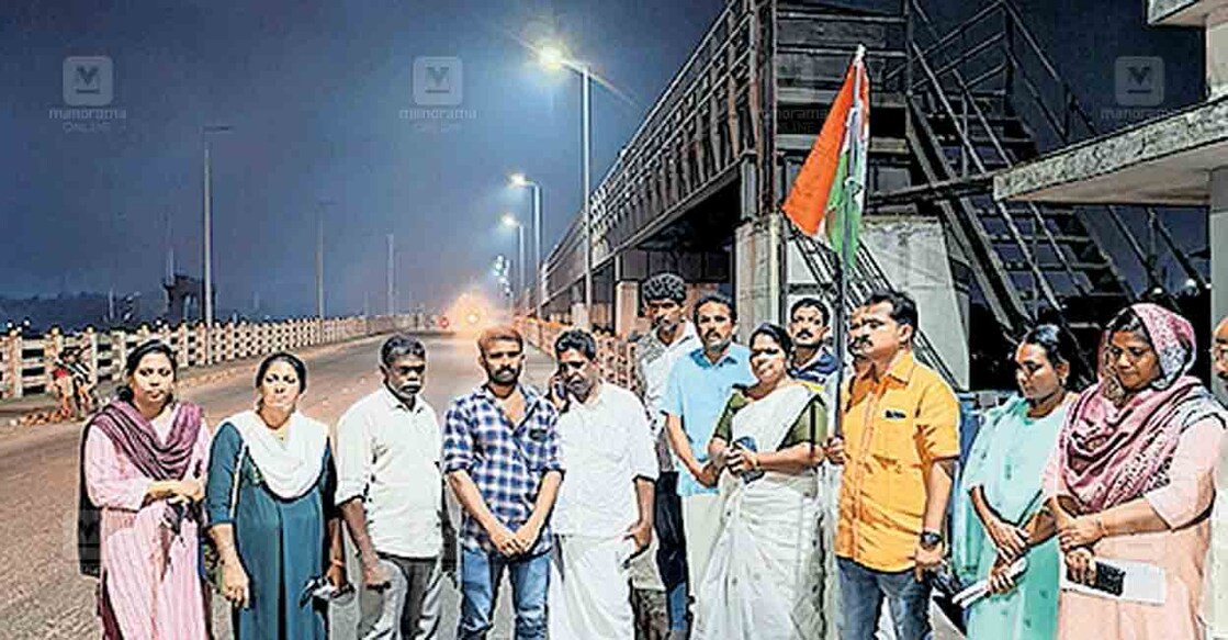 ജനകീയ ഉദ്ഘാടനം നടത്തി; പാതാളം റഗുലേറ്റർ പാലത്തിൽ വെളിച്ചമെത്തി