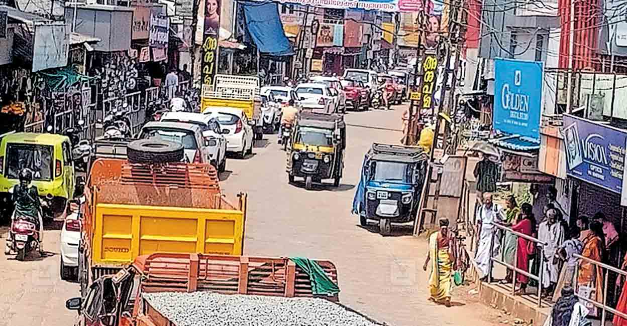 വിമാനം കിട്ടണമെങ്കിൽ ഇപ്പോൾ കാലടി വഴിയുള്ള യാത്ര ഒഴിവാക്കേണ്ട അവസ്ഥ ...
