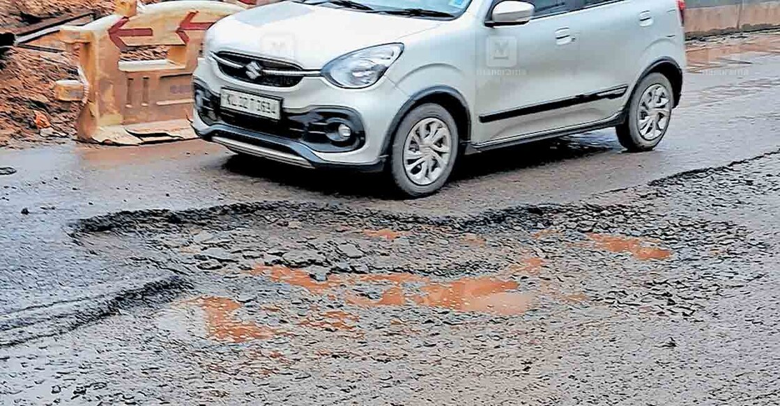 12.75 കിലോമീറ്റർ കടക്കാൻ രണ്ട് മണിക്കൂർ; അരൂർ – തുറവൂർ ദേശീയപാതയി ...