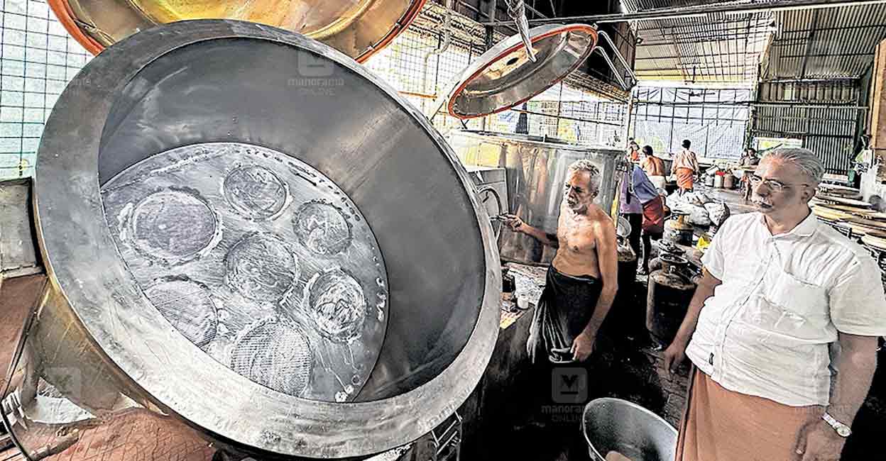 2 ഭീമൻ കുക്കറിനു വില 1.30 കോടി രൂപ; 5000 പേർക്കുള്ള സദ്യ 75 മിനിറ്റി ...