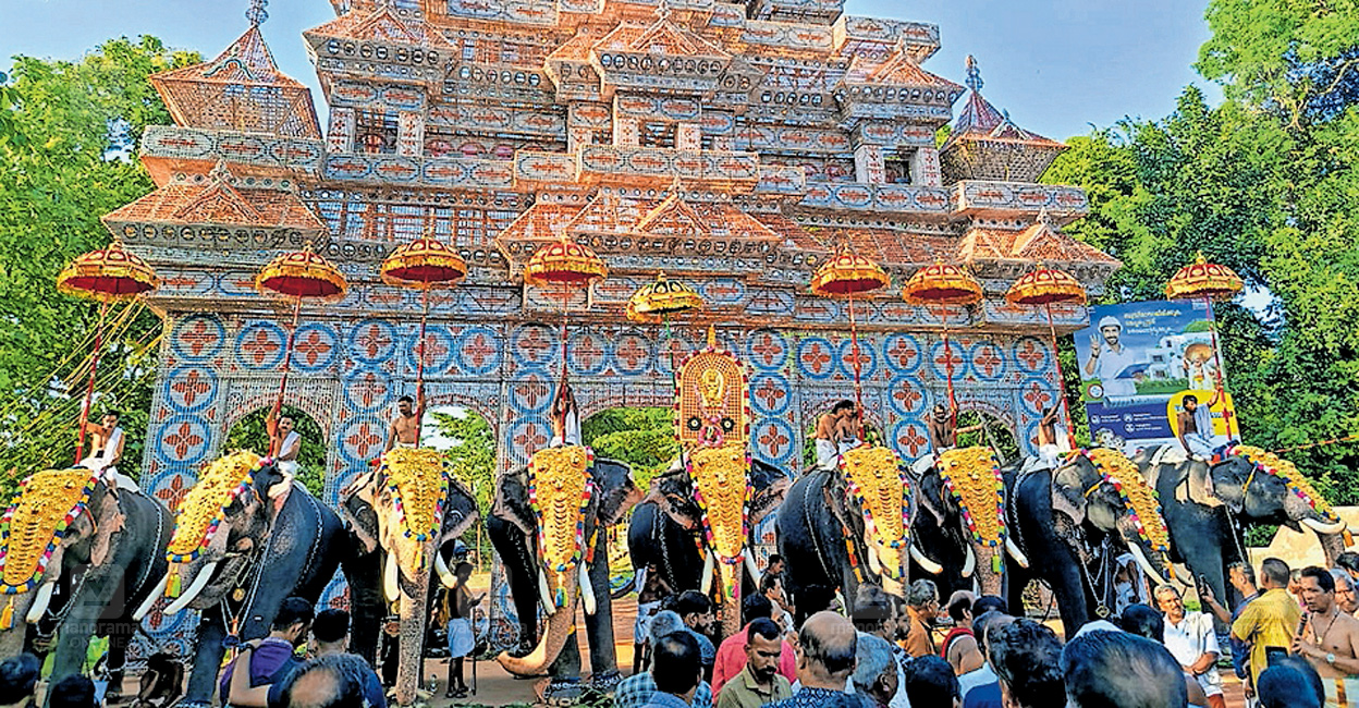 ഉത്രാടസദ്യയുണ്ട് ആയിരങ്ങൾ; തൃക്കാക്കരയിൽ ഇന്ന് തിരുവോണസദ്യ ...