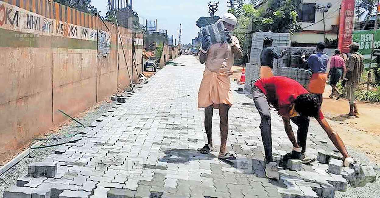 ഉയരപ്പാത നിർമാണം: കോൺക്രീറ്റ് കട്ട വിരിക്കൽ തുടങ്ങി | traffic ...