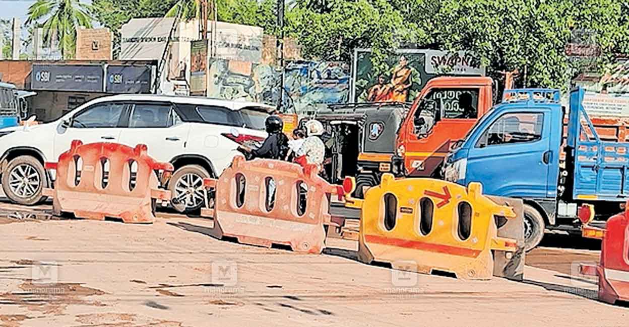 ഉയരപ്പാത നിർമാണം: കോൺക്രീറ്റ് കട്ട വിരിക്കൽ തുടങ്ങി | traffic ...