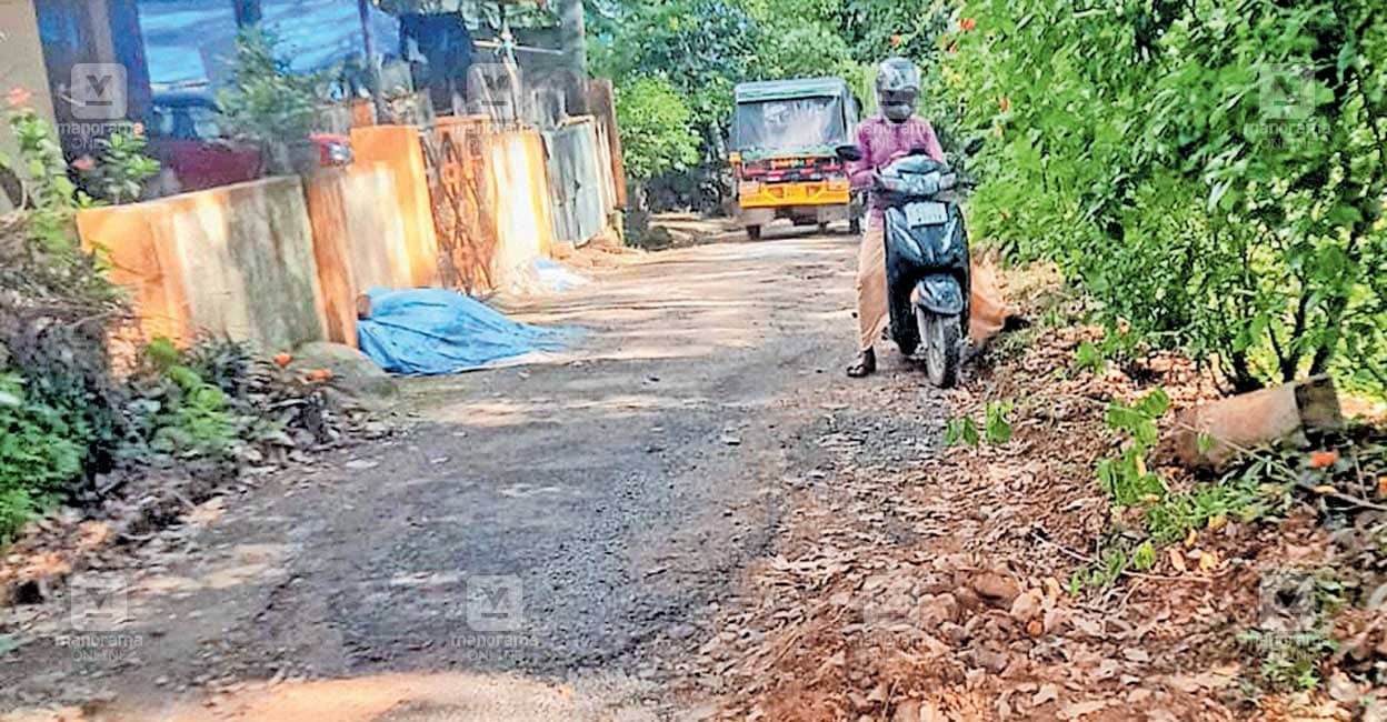 മെതിപാറ സെറ്റിൽമെന്റ് സെന്റർ റോഡ് തകർന്നു | Ramamangalam | Methpara ...