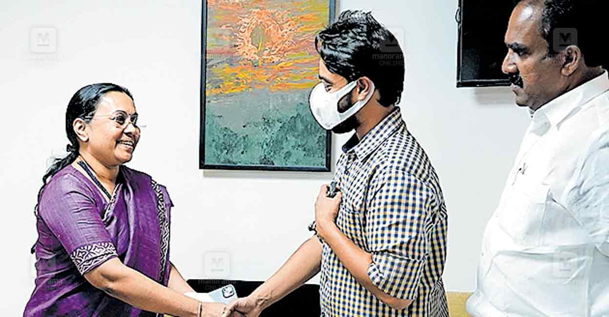 പ്രതീക്ഷയുടെ ‘ഹലോ’ വിളി; സെക്രട്ടറിയോട് ഫോണിൽ സംസാരിച്ച് ഉമ തോമസ് | Uma ...