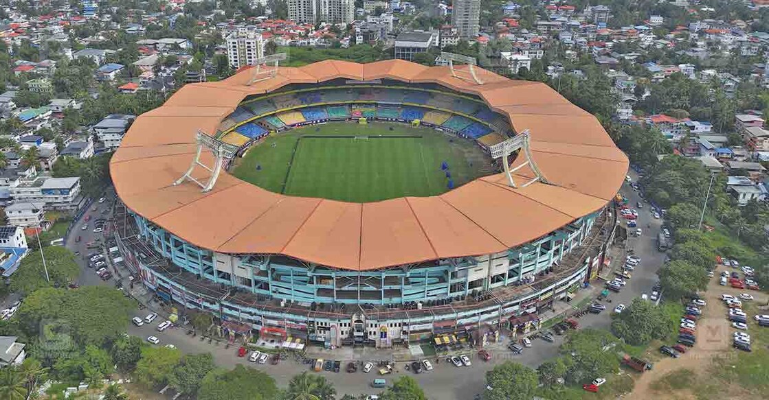 കള്ളം കളിക്കുന്ന കലൂർ സ്റ്റേഡിയം | മനോരമ ഓൺലൈൻ ന്യൂസ് | മലയാള മനോരമ ...